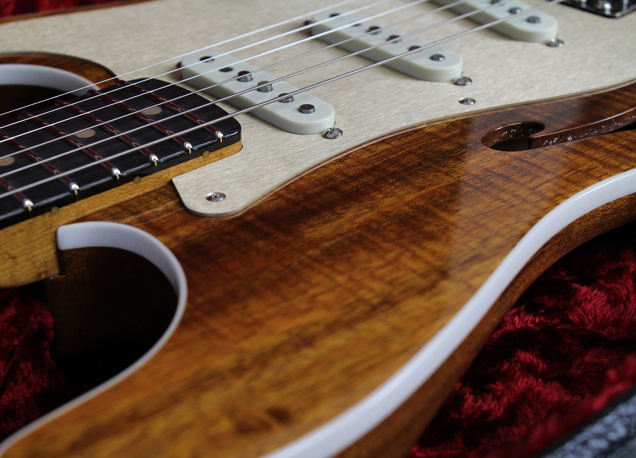 Fender Custom Shop Artisan Thinline Koa Strat, NOS | Humbucker Music